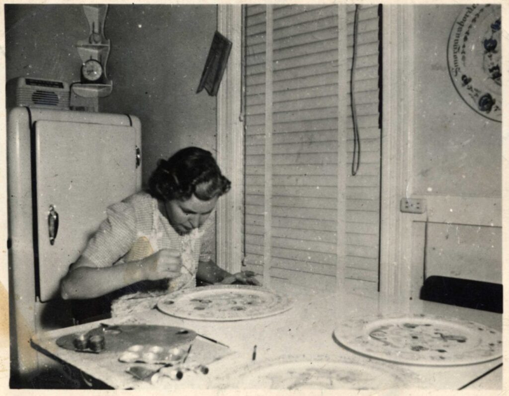 Louise Lysne (possibly) rosemaling a plate | Historical Images, A.V ...